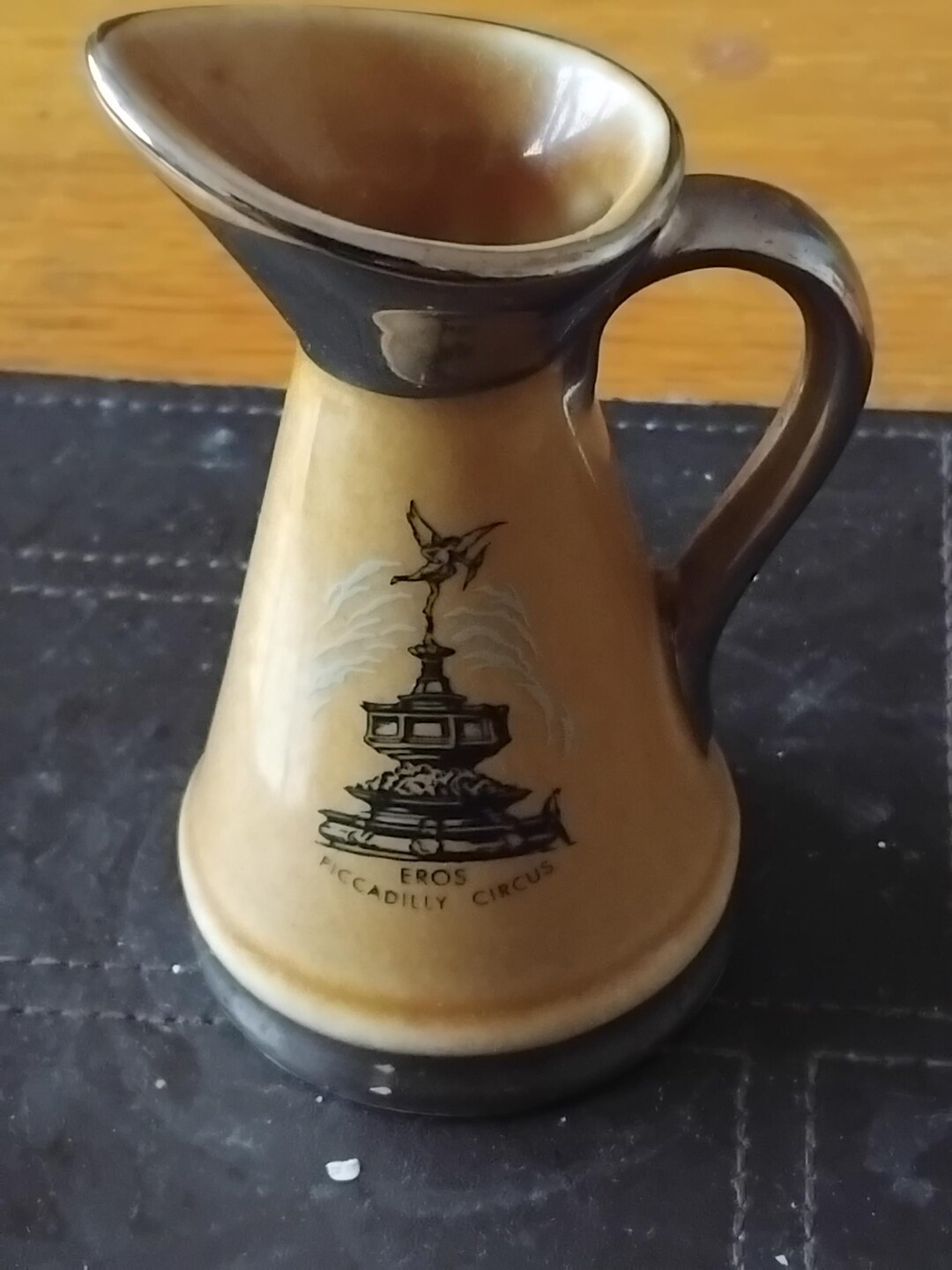PICCADILLY CIRCUS WADE / Jug - Etsy