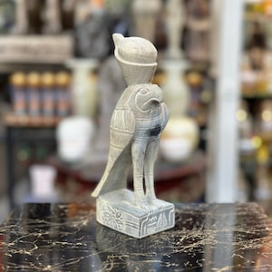 Estatua de Horus - Antiguo Dios del Cielo Egipcio Heru - Estatua de ...