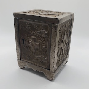 VINTAGE COIN BANK J E Stevens Co U.s.ca Key Lock Safe No 50 Patd 1897 ...