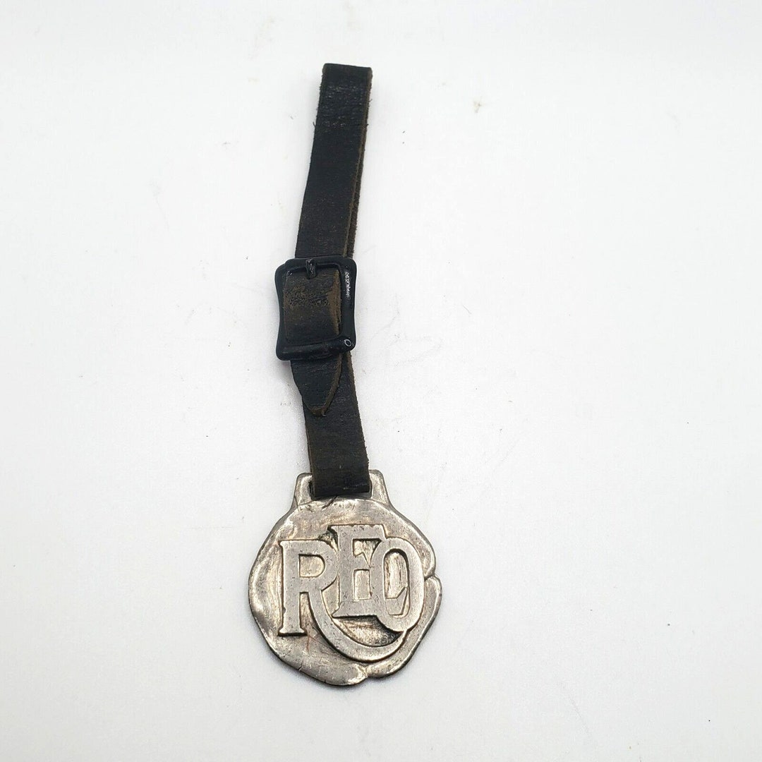 VINTAGE RE0 POCKET Watch Fob Metal Red Motor Car Company Automobile ...