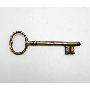 ANTIQUE LARGE IRON Key Catle Key Jail House Lock Key Collectible ...