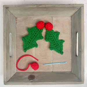 Easy Crochet Holly Leaf Pattern With Berries Holly Berries Crochet ...