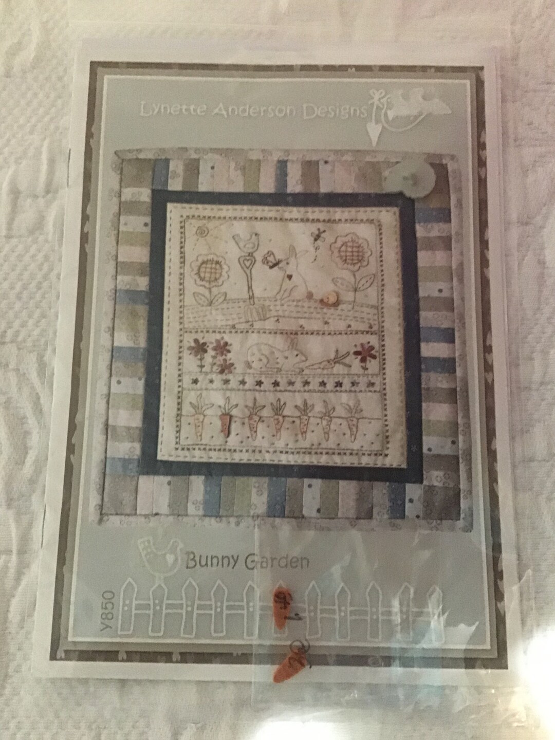 Bunny Garden Redwork Quilt Pattern for 12x13 Wallhanging or Table ...