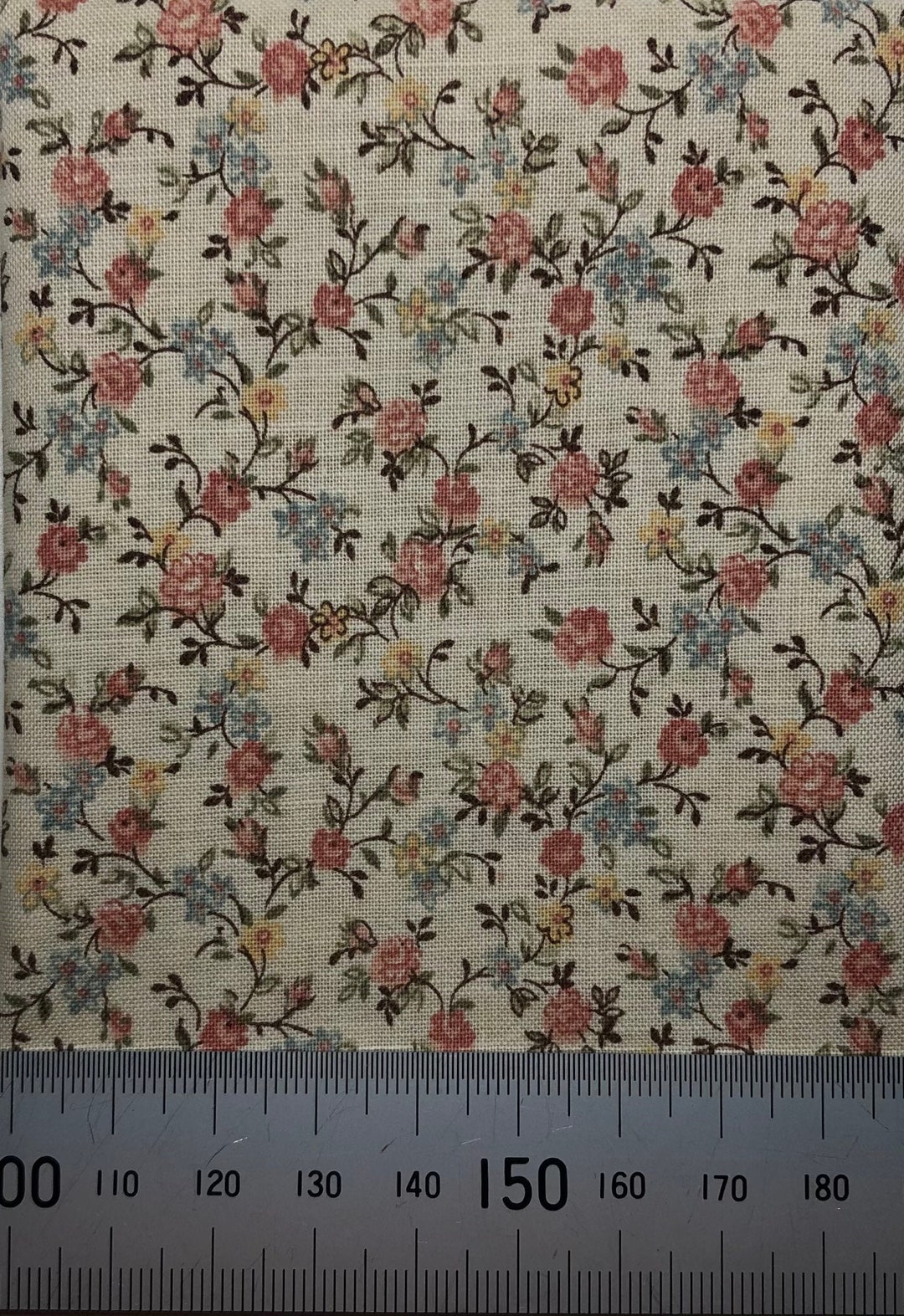 Vintage Floral Pattern. Perfect for Small Scale Crafts, Patchwork Etc ...