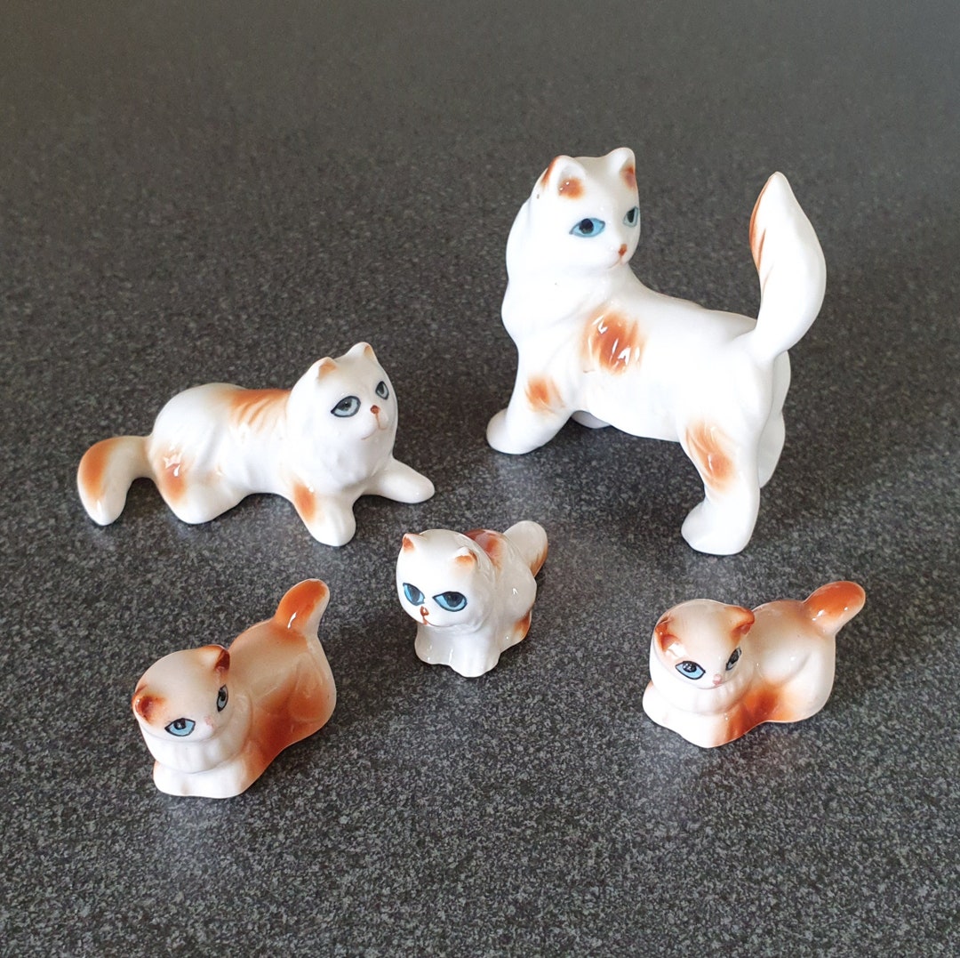 Porcelain Cat Family Figurines, Hand Painted, 2 Cats and 3 Kittens - Etsy