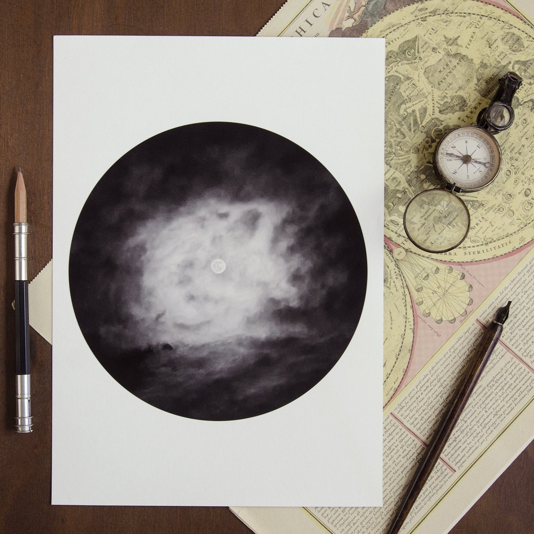 Minimalist Photo Print on Baryta Paper in Round Design "empyrean Eye ...