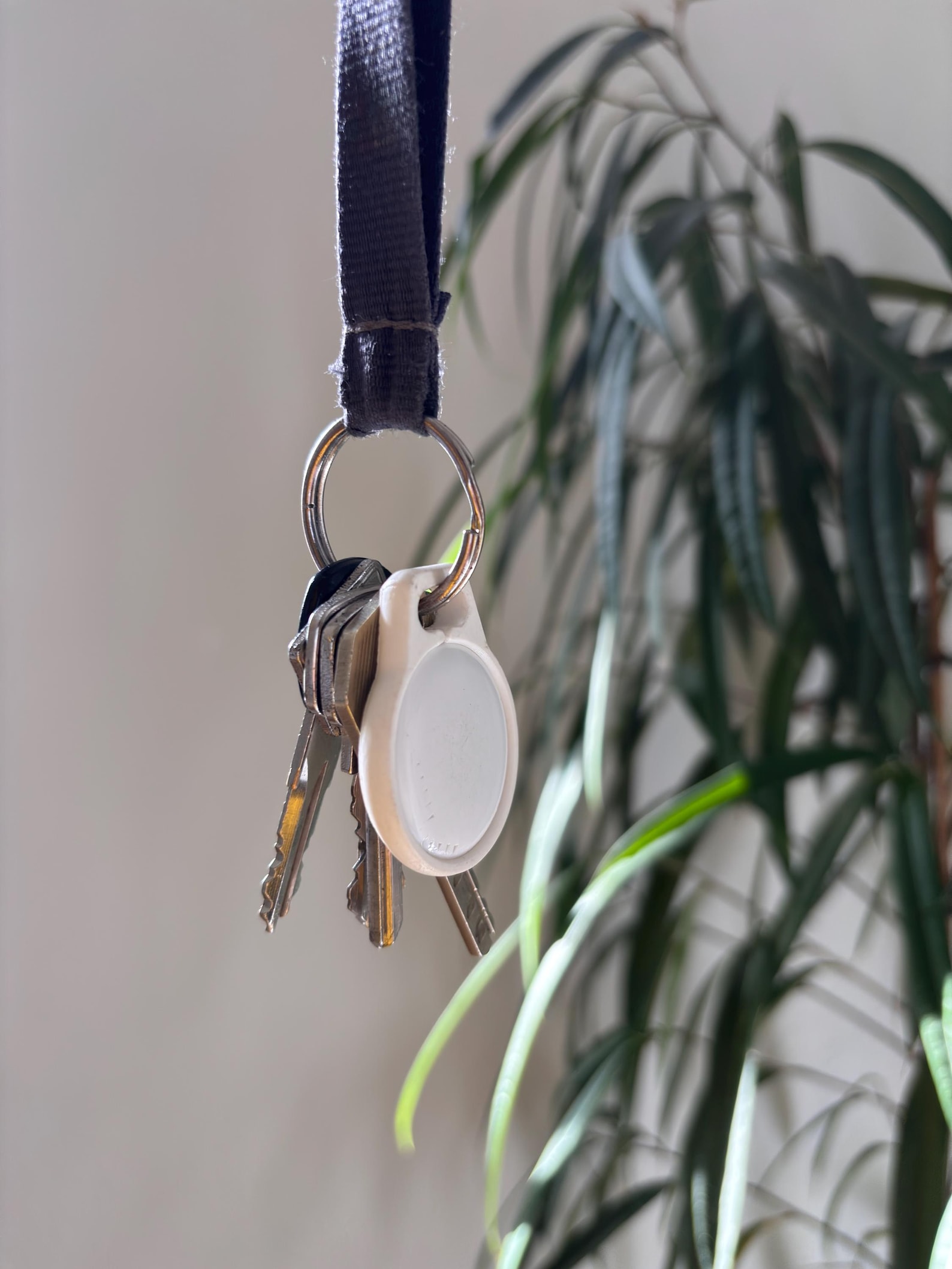 Apple AirTag Key Fob | Discreet, High-quality AirTag Cover, AirTag ...