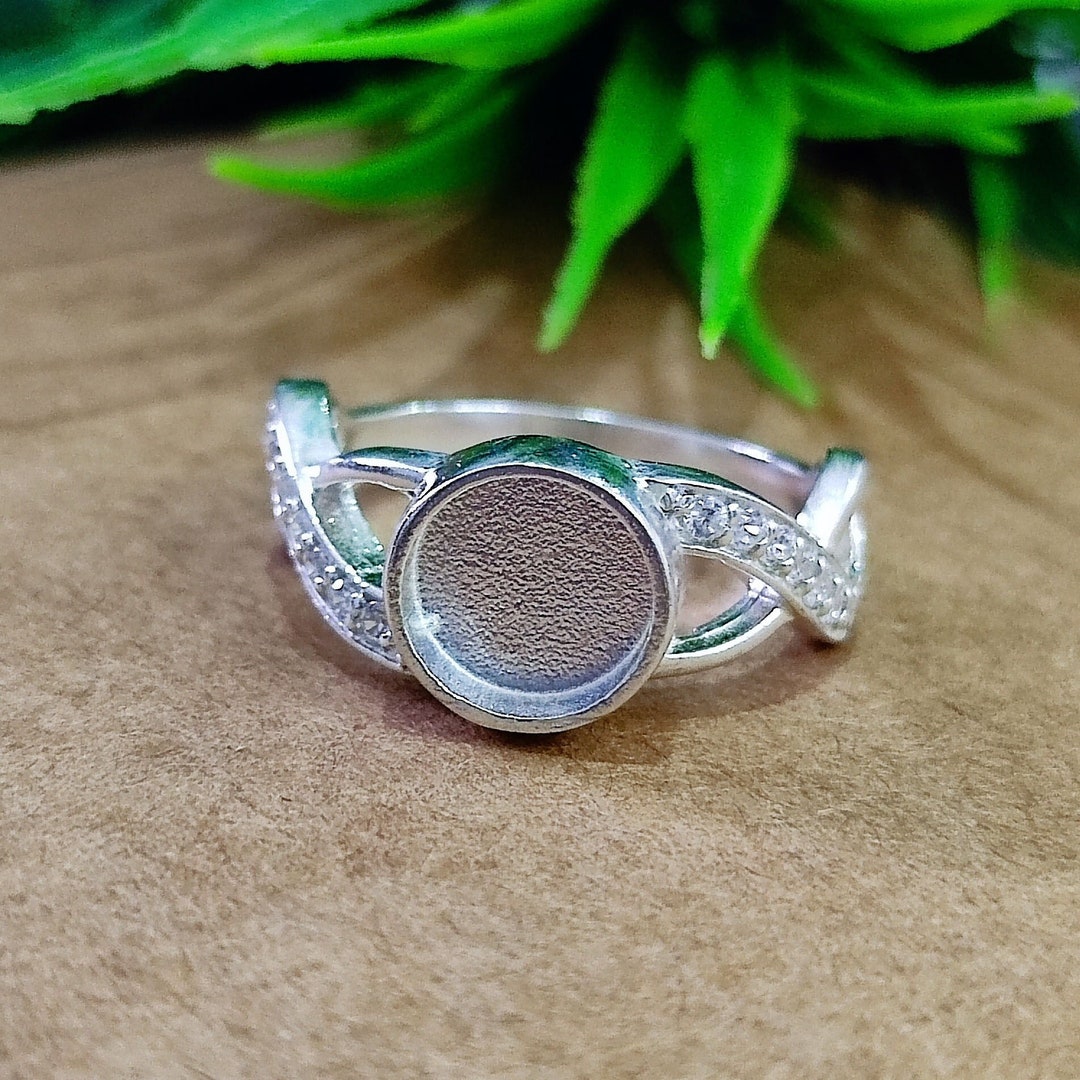 925 Sterling Silver Fabulous Design 8x8 MM Round Collet CZ Around Ring ...