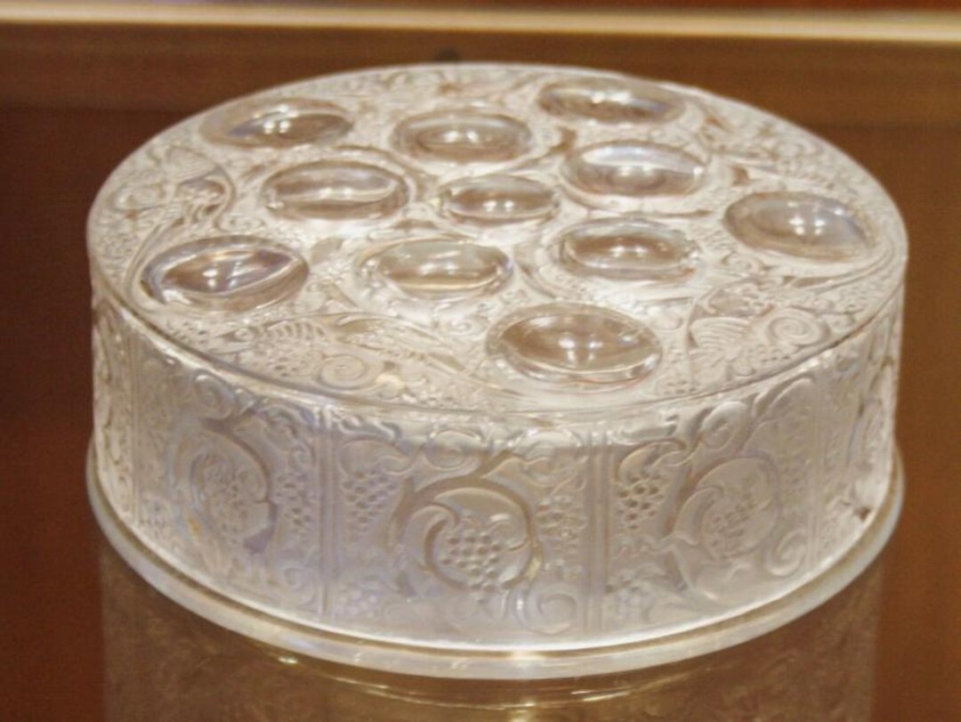 Lalique France Round Glass Box Roger Model 1920s Vintage - Etsy