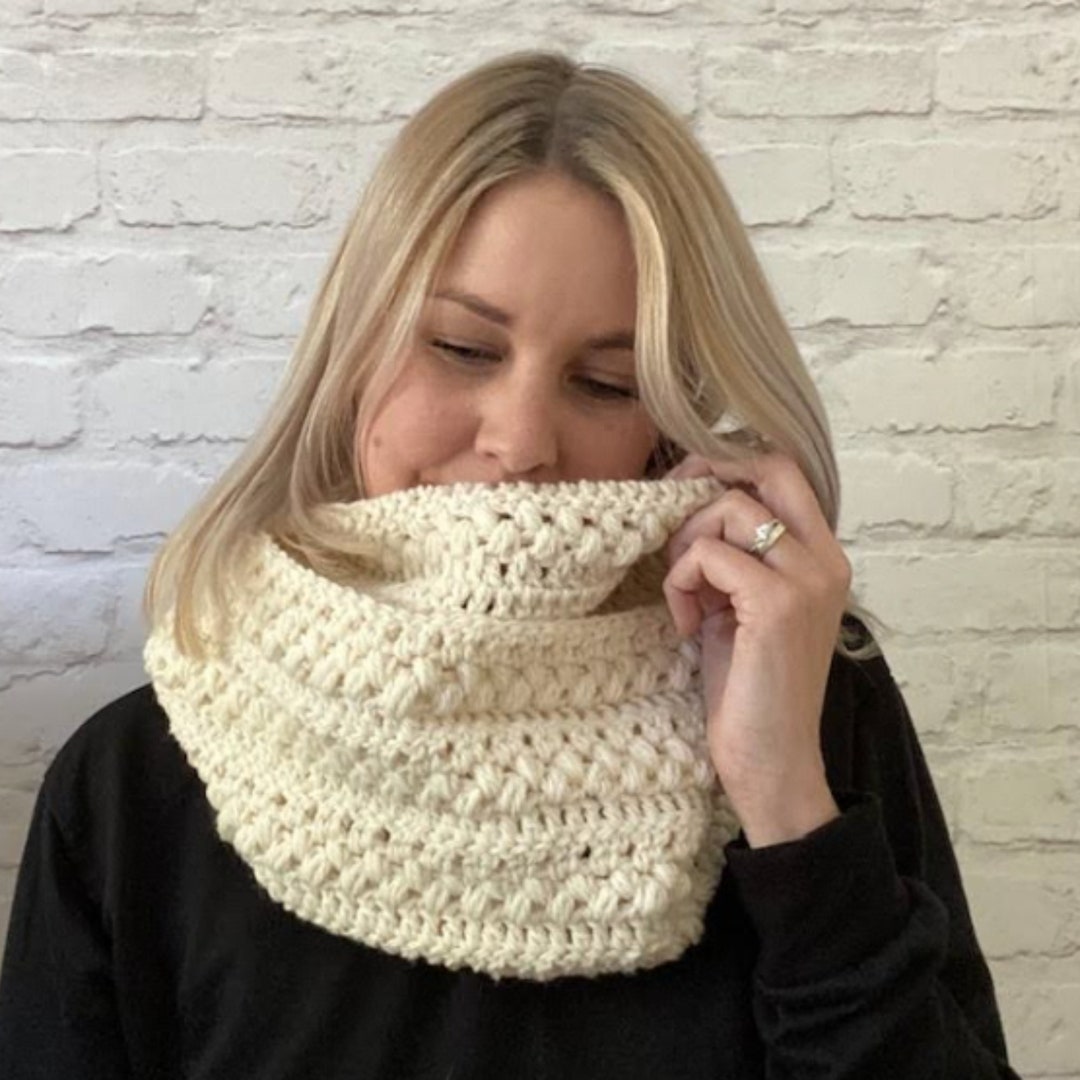Crochet Pattern | the CLOVER Scarf | Crochet Infinity Cowl - Etsy