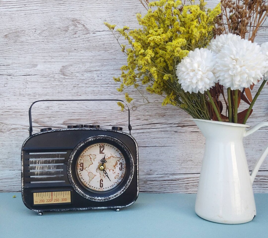 Retro Clock Radio, Rustic Metal Table Clock in Old Fashioned Radio ...