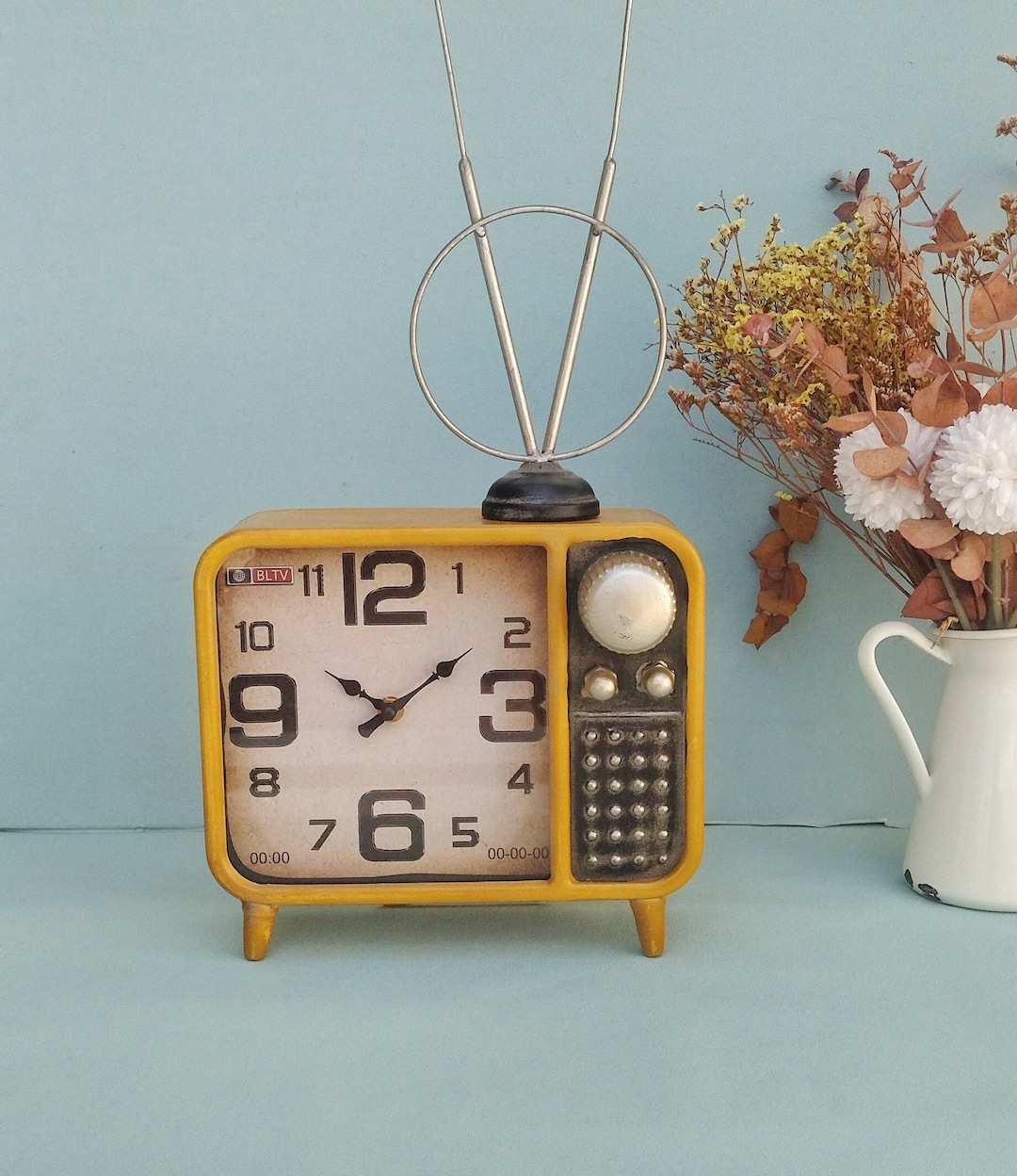 Retro TV Table Clock, Vintage Television Desk Clock, TV Actor Gift Idea ...