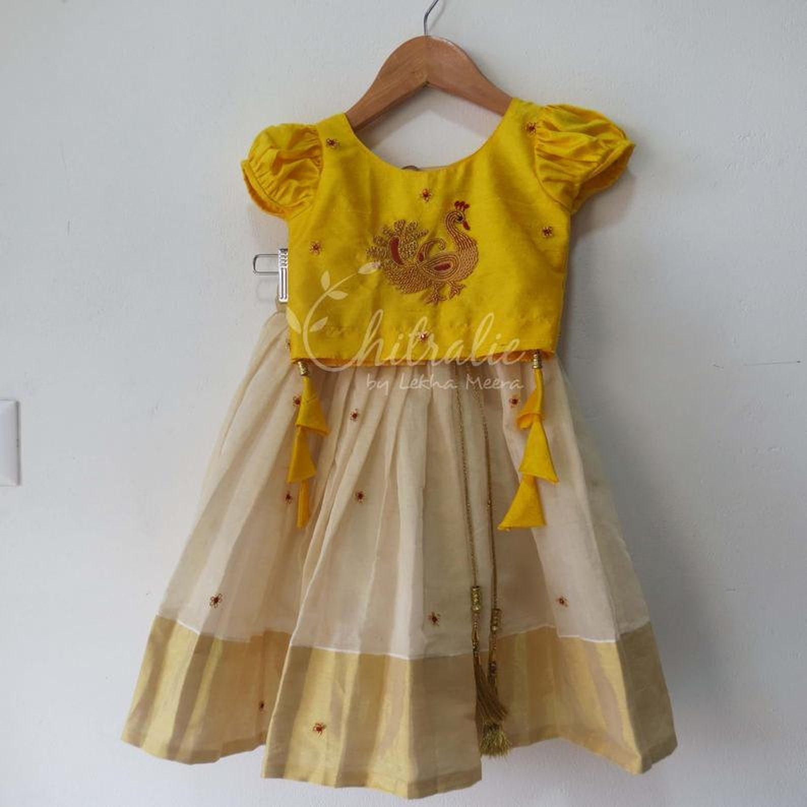 Handloom Kerala Dress: Embroidered Silk Choli, Gold Skirt - Etsy
