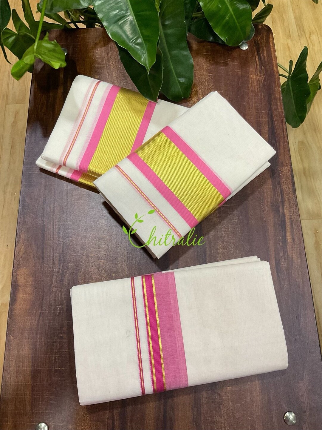 Matching Kerala Onam Wear for Couples Set Mundu and Dhothi With Lovely ...