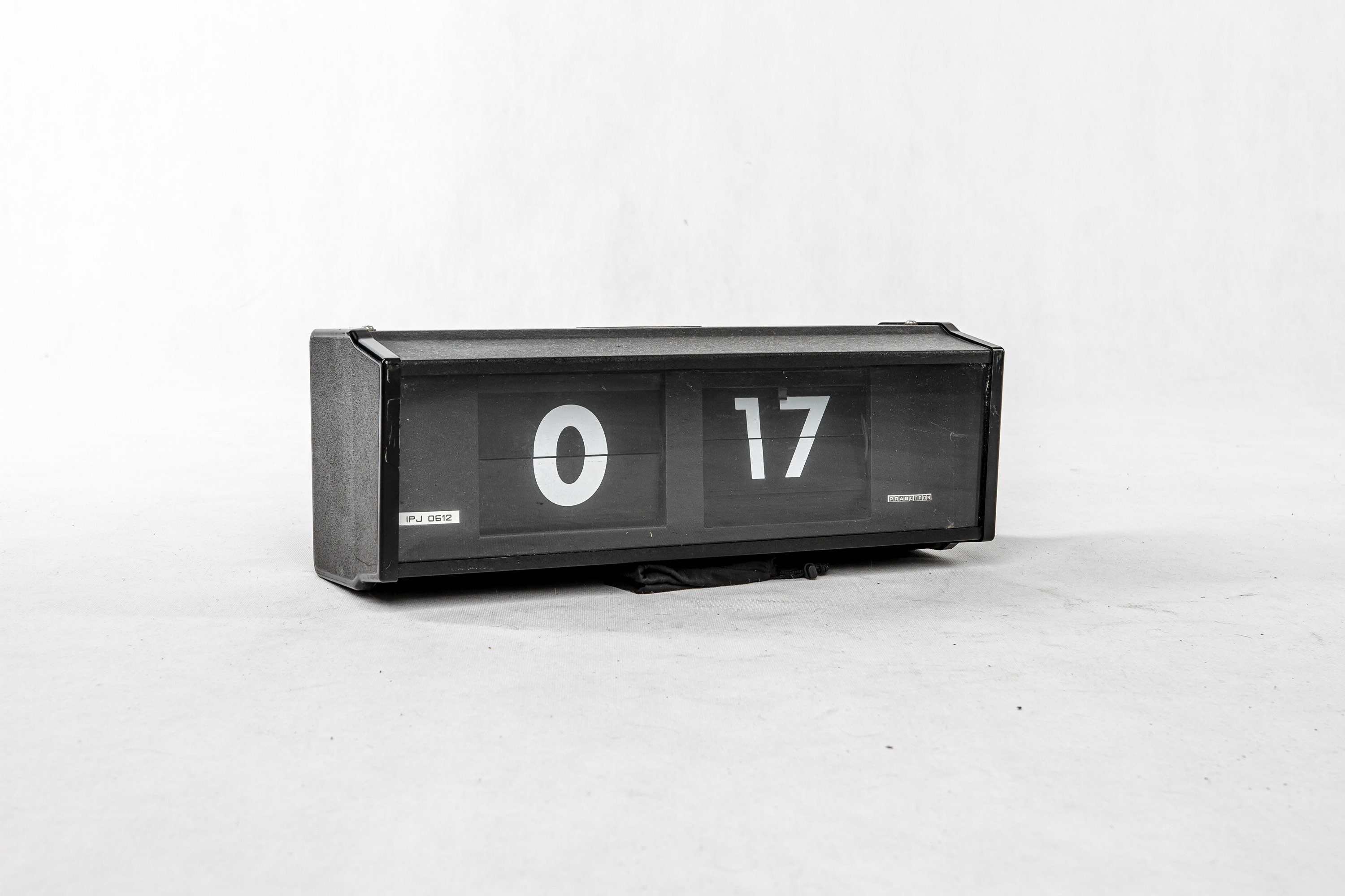 Black Industrial Flip Clock - 1980s by Pragotron - Etsy