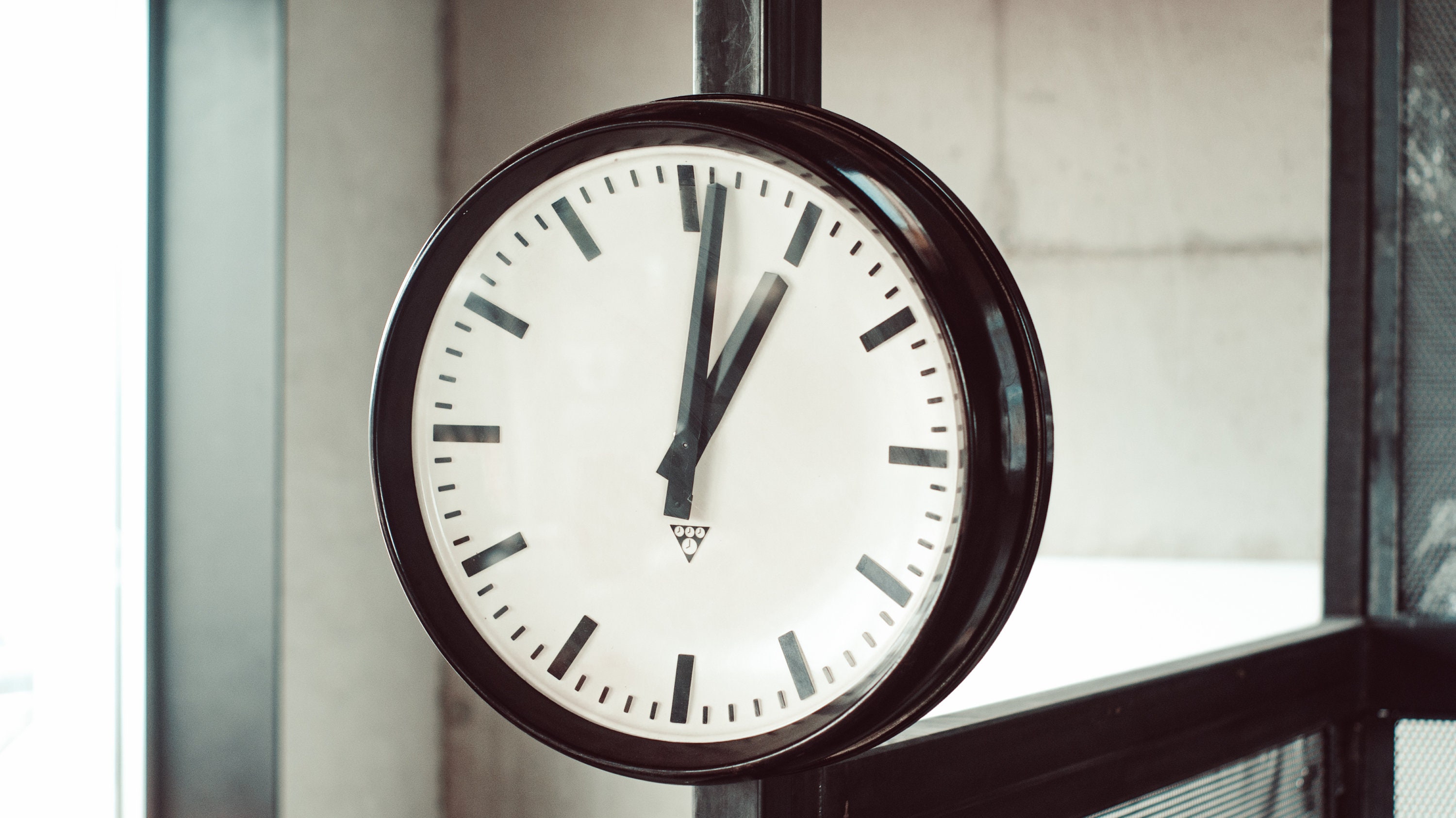 Large 20 Inch Diameter Industrial Wall Clock - Round Bakelite Clock ...