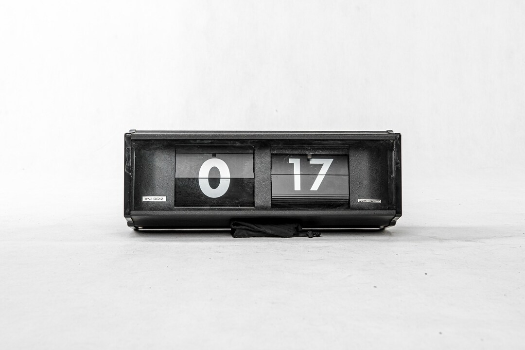 Black Industrial Flip Clock - 1980s by Pragotron - Etsy