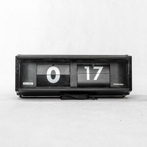 Black Industrial Flip Clock - 1980s by Pragotron - Etsy