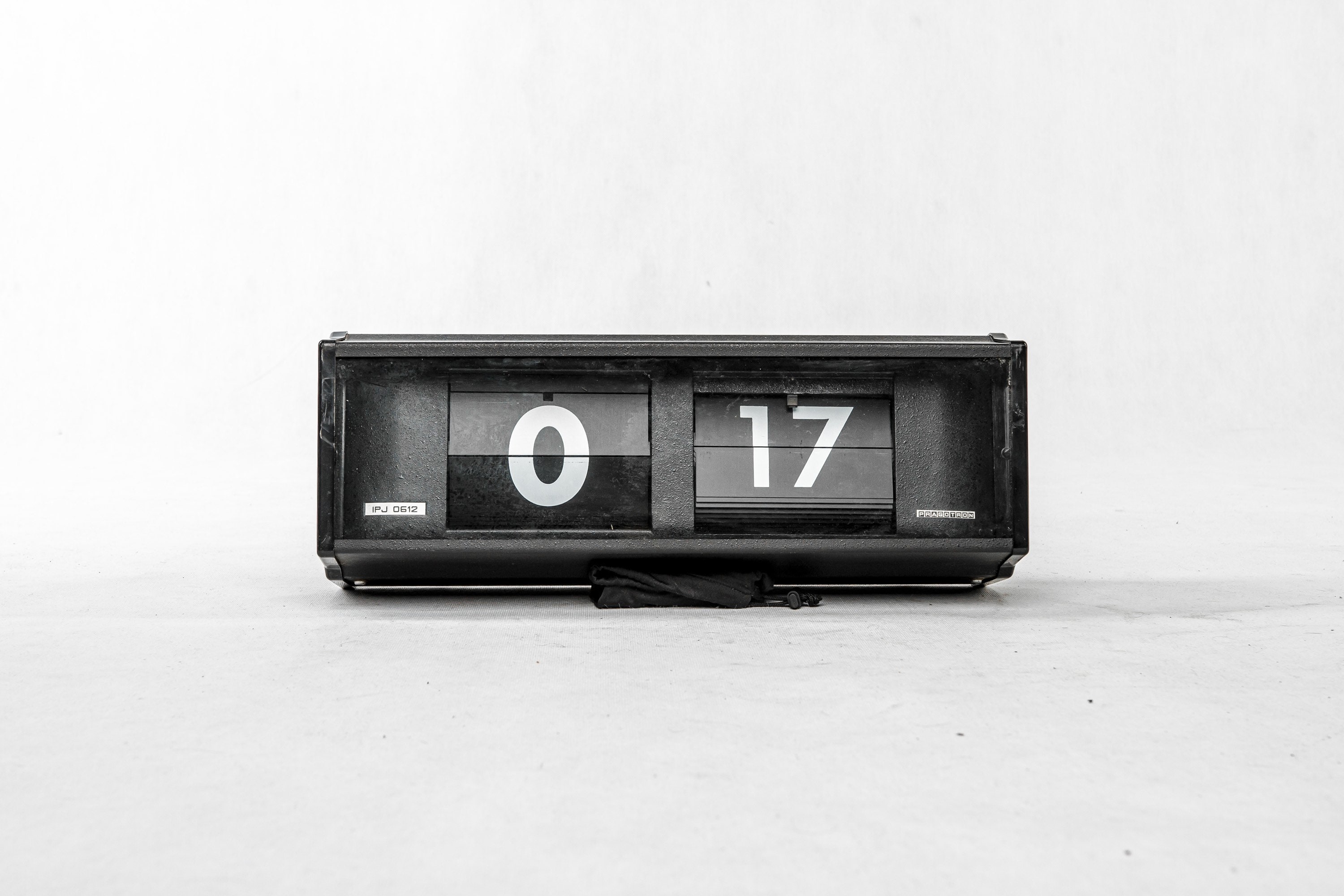 Black Industrial Flip Clock - 1980s by Pragotron - Etsy