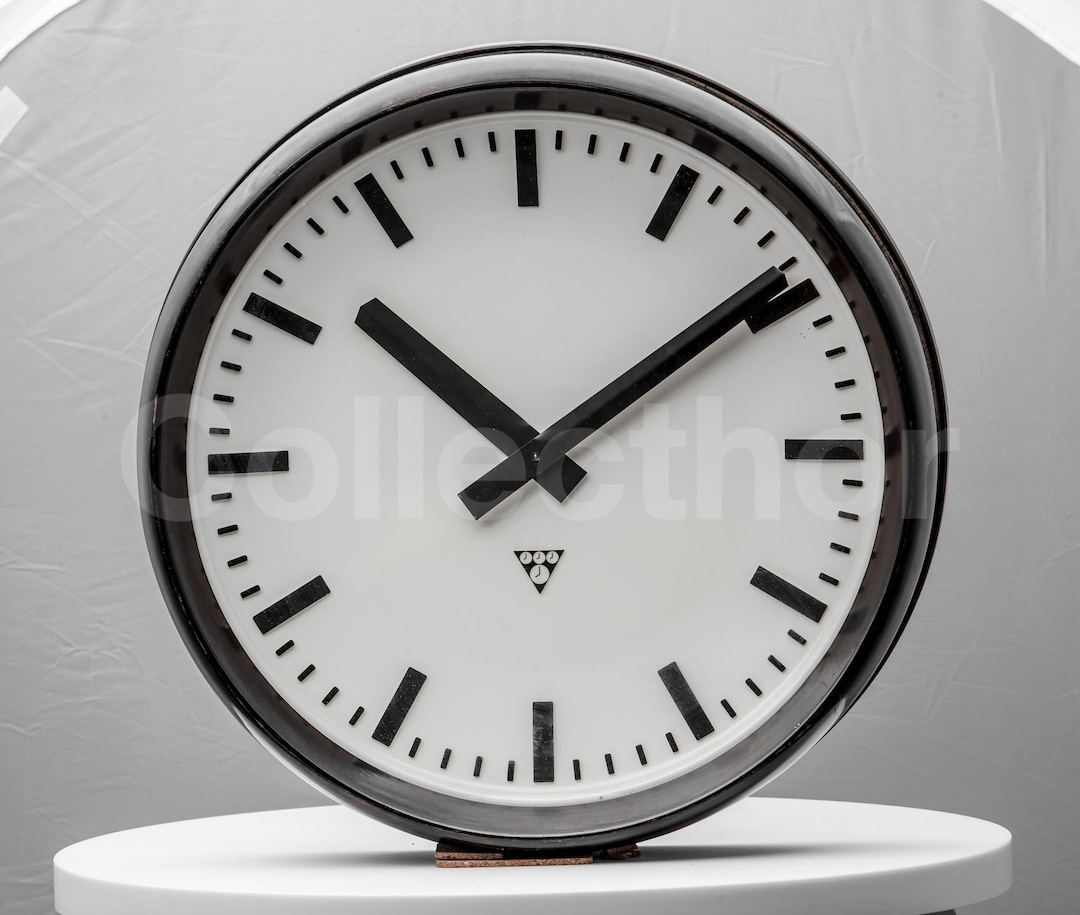 Large 20 Inch Diameter Industrial Wall Clock - Round Bakelite Clock ...