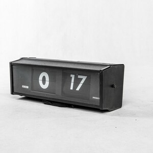 Black Industrial Flip Clock - 1980s by Pragotron - Etsy