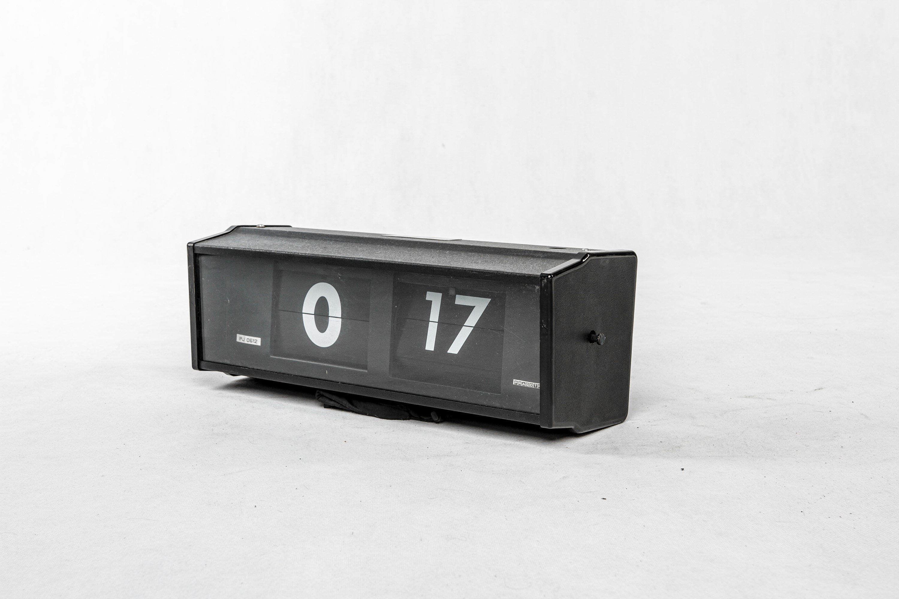Black Industrial Flip Clock - 1980s by Pragotron - Etsy