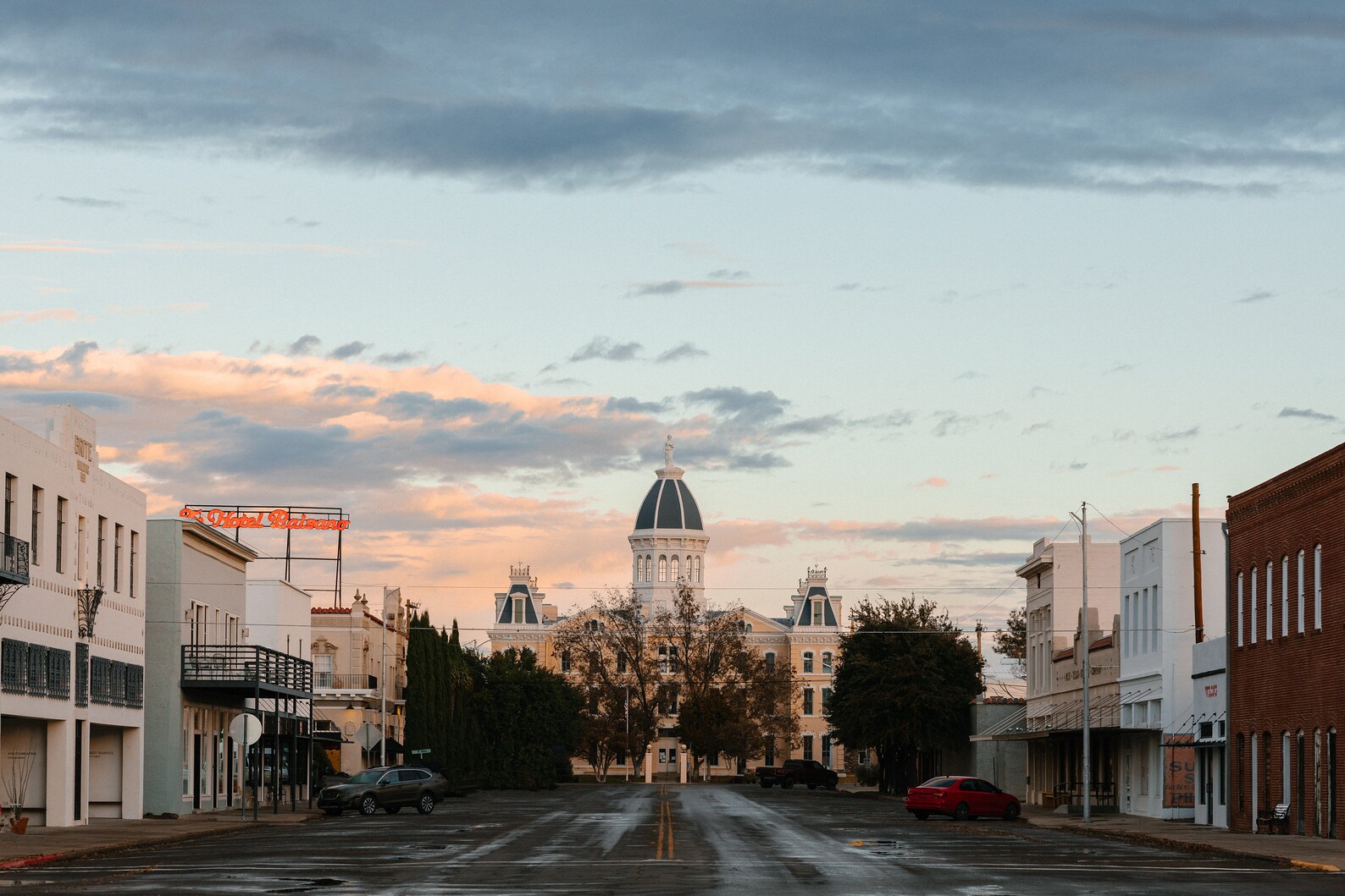 Marfa Courthouse at Sunrise Sunrise in Marfa, Texas Sunrise Sky in ...