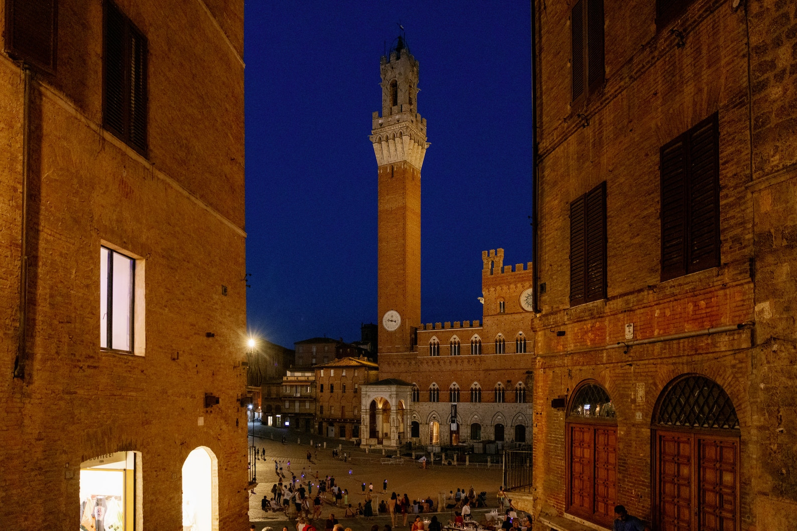Piazza Del Campo | Tower of Mangia | Siena Tuscany Italy Architecture ...