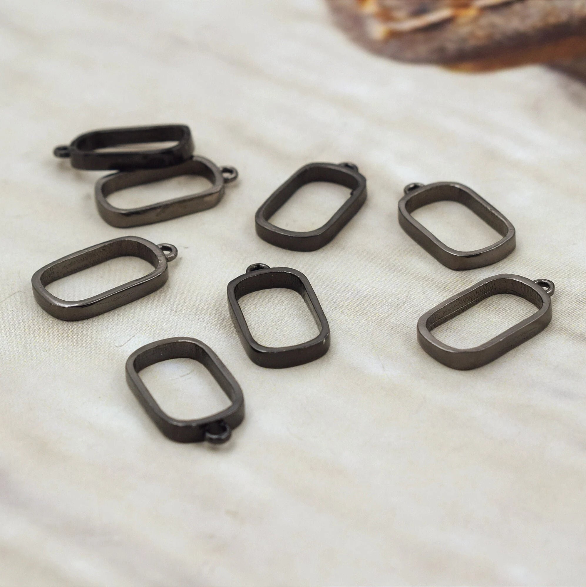 4 Pcs Bezel Pendant Frames. Blank Bezel Pendant Frames for DIY Resin ...