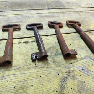 Set of 4,vintage Door Key,antique Key,primitive Key,large Iron Skeleton ...
