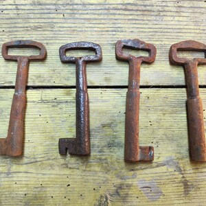 Set of 4,vintage Door Key,antique Key,primitive Key,large Iron Skeleton ...