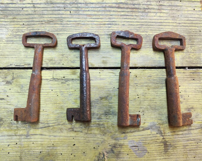 Set of 4,vintage Door Key,antique Key,primitive Key,large Iron Skeleton ...