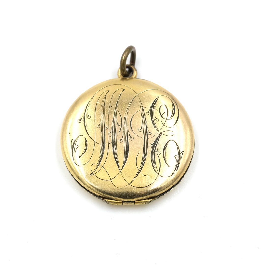 Vintage "mde" Monogrammed Locket 1.19" // Antique Gold Toned Locket ...