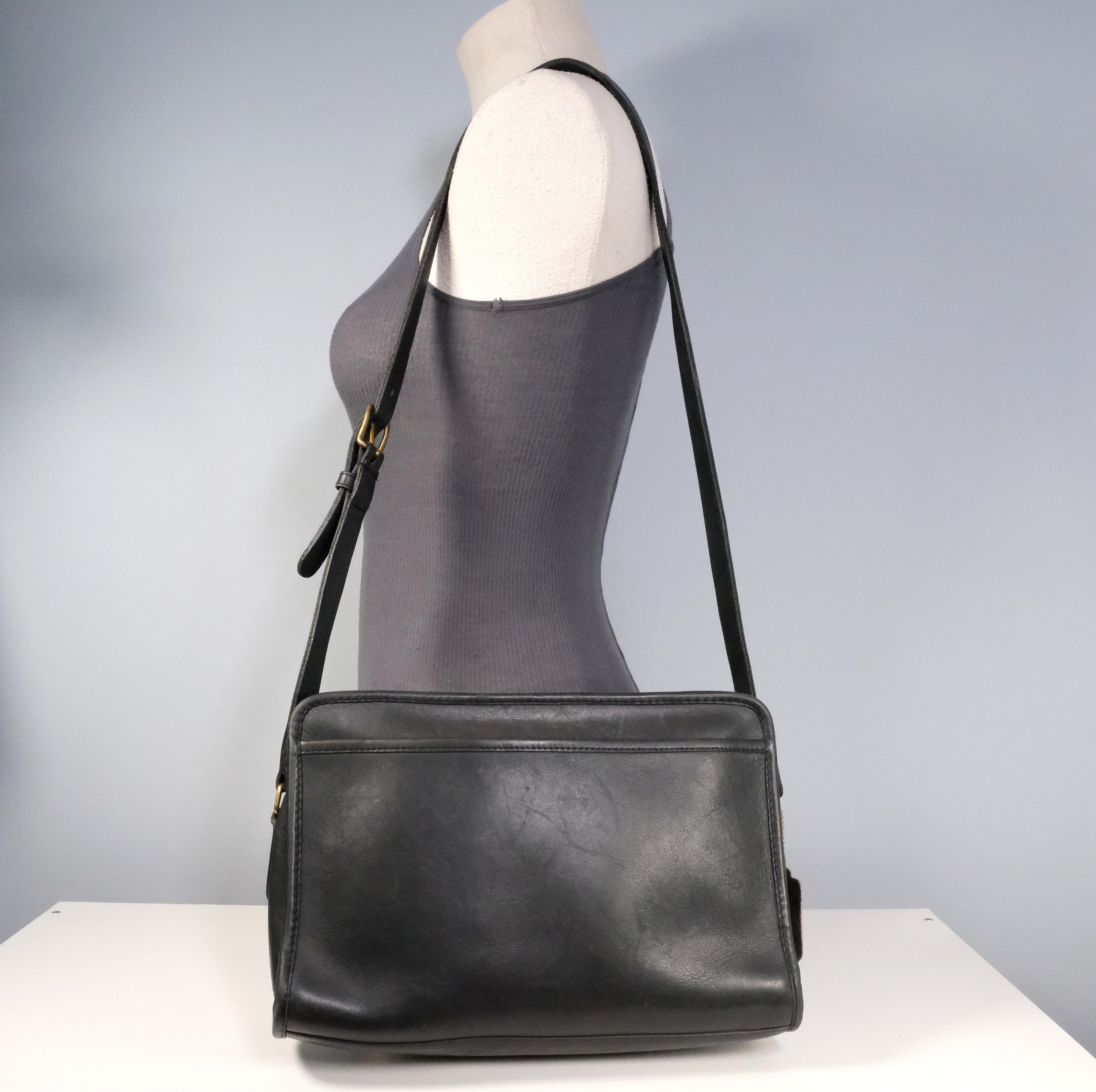 Vintage NYC Navy Coach Swagger Bag in Navy No 9820 // Cross - Etsy