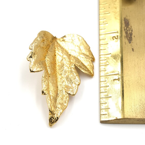 Gold Toned Leaf Pins // Gold Leaves // Vintage Pair o… - Gem