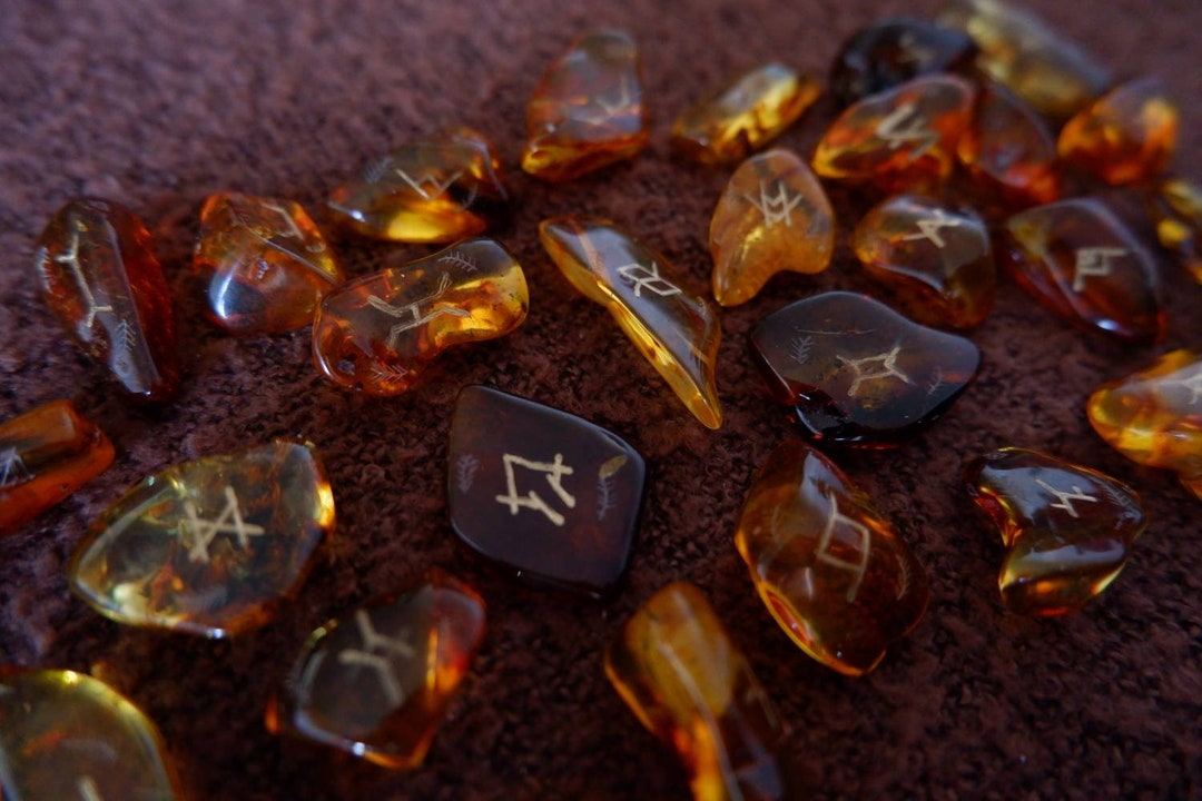 Dragon's Runes - Baltic Amber Premium Set - Isedon Goldwing - Dragon ...