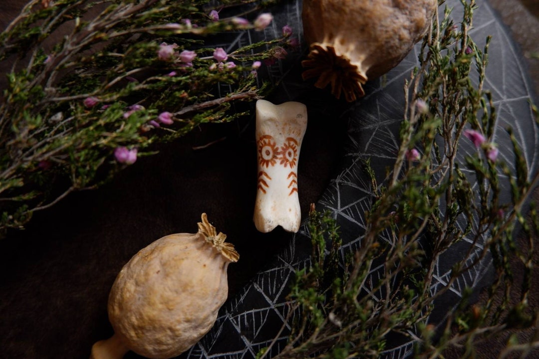 Prehistoric Phalanx Idol - Etsy