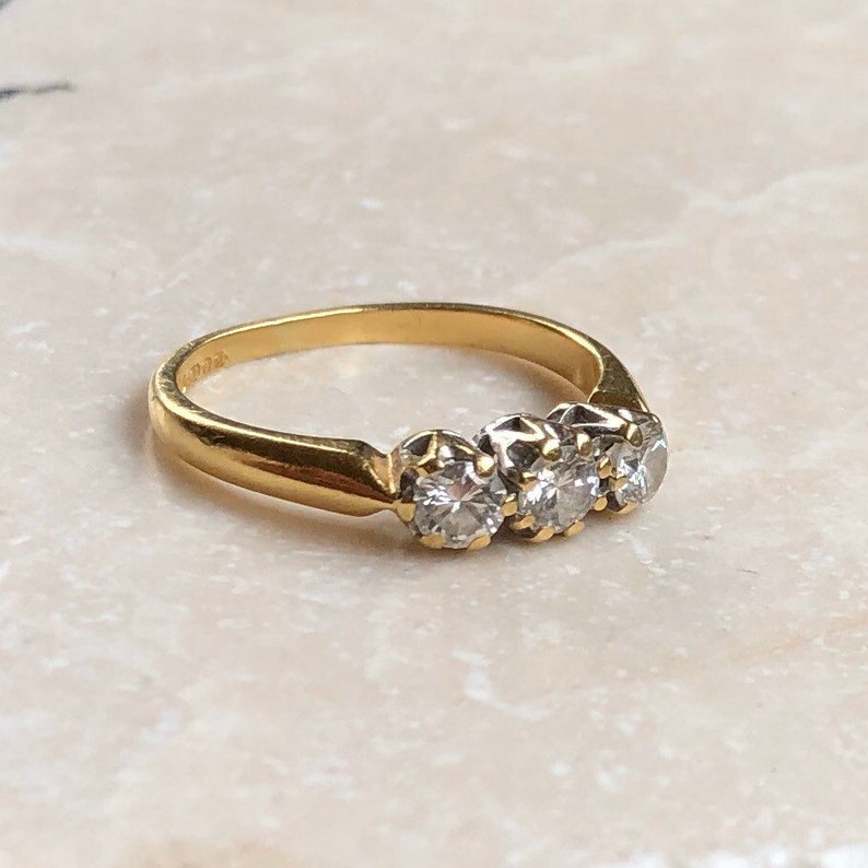 Vintage 18 Carat Gold Diamond Ring - Etsy