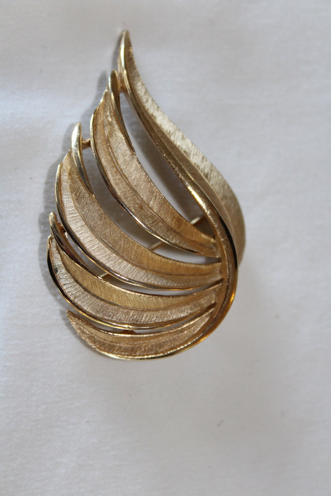 Elegant Trifari Vintage Brooch Pin - Etsy