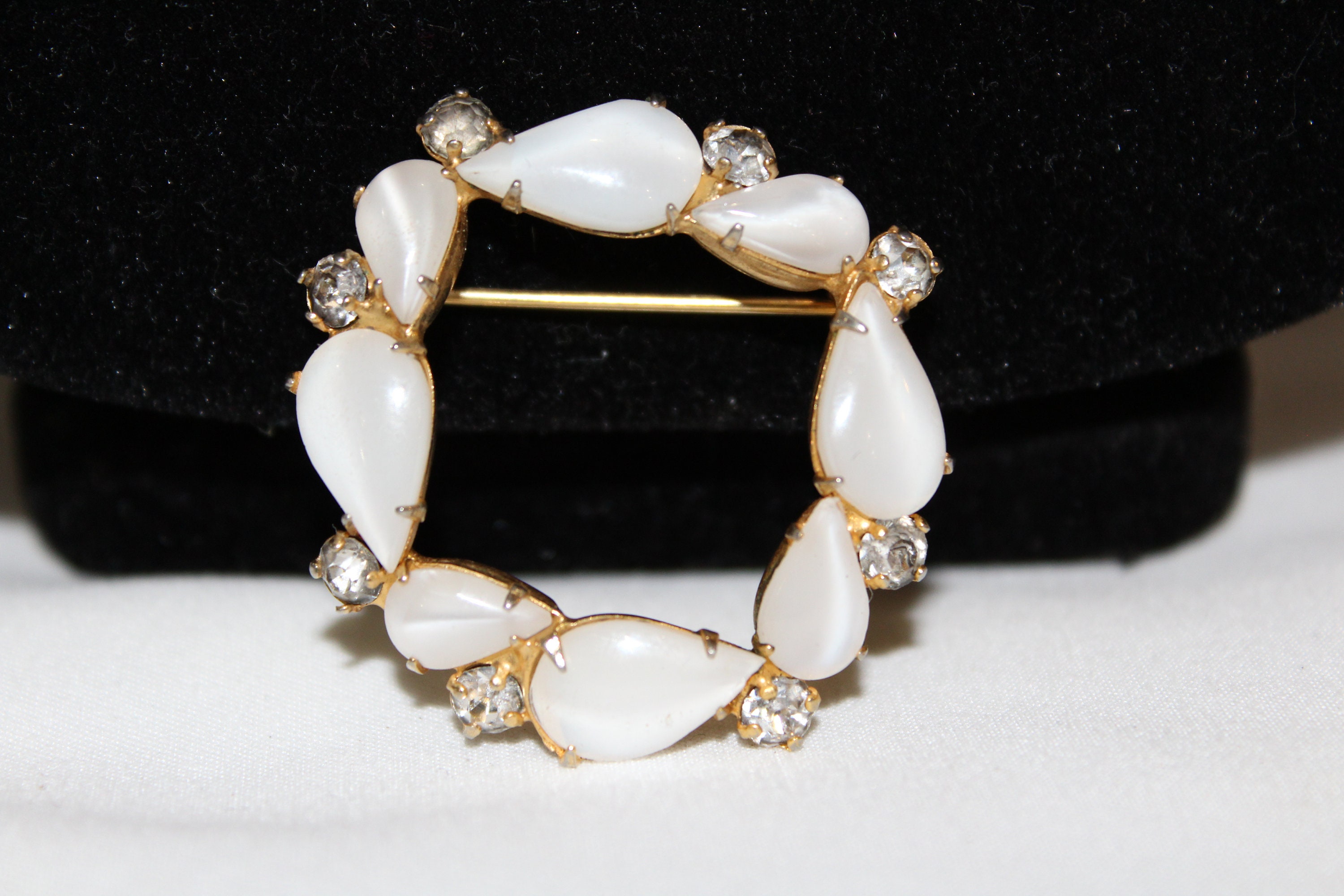 Enchanting Vintage Rhinestone Pin - Etsy