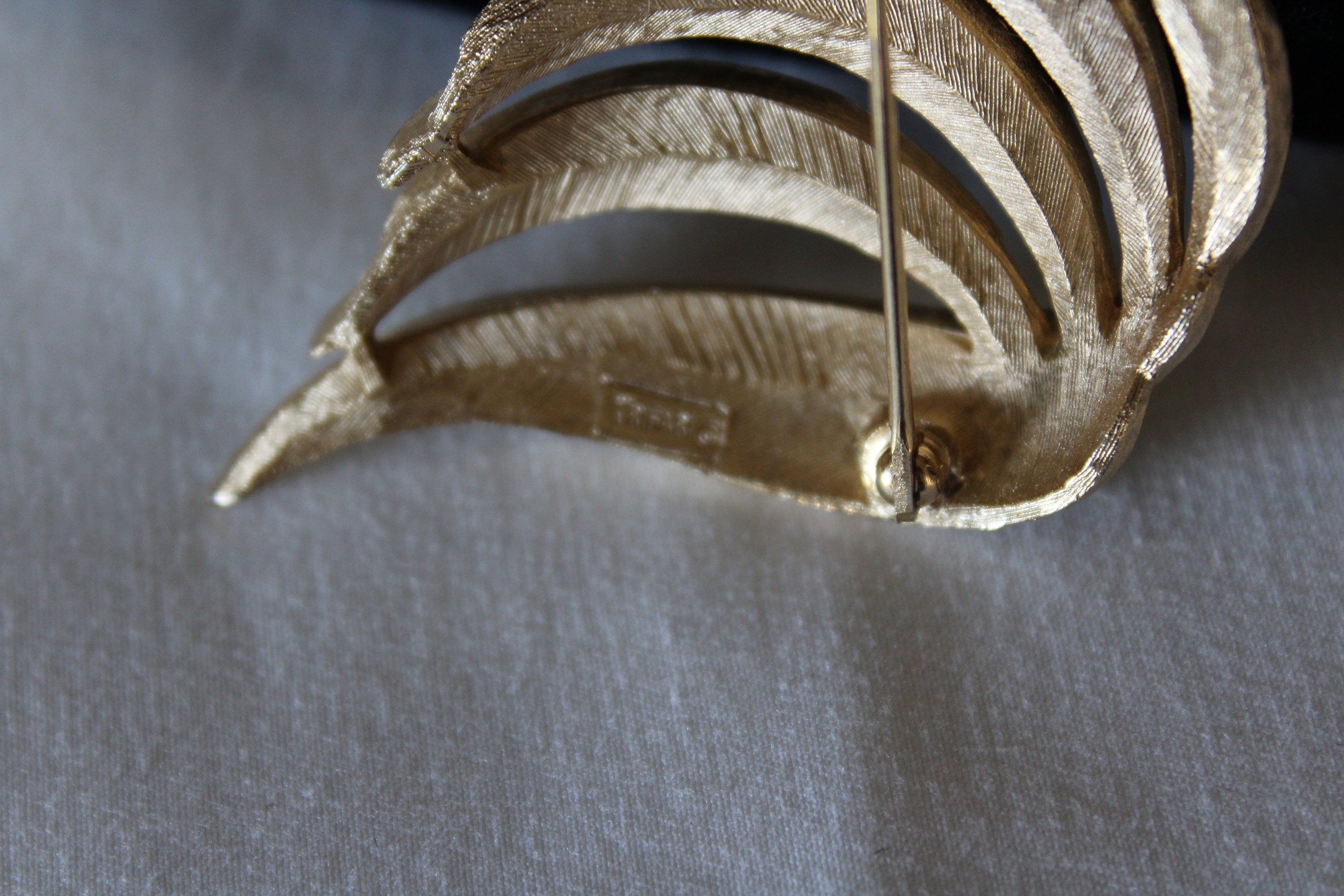 Elegant Trifari Vintage Brooch Pin - Etsy