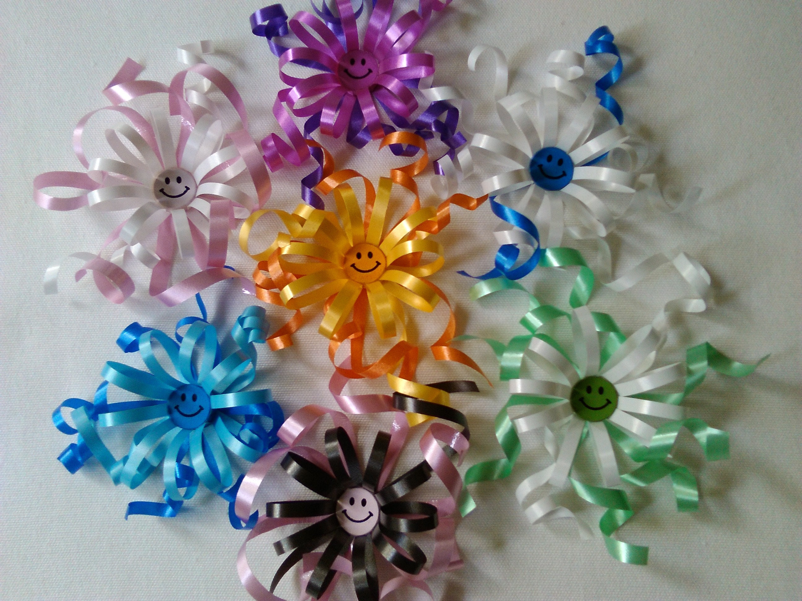 Smiley Face GIFT BOW in Your Choice of Two Colours - Etsy UK