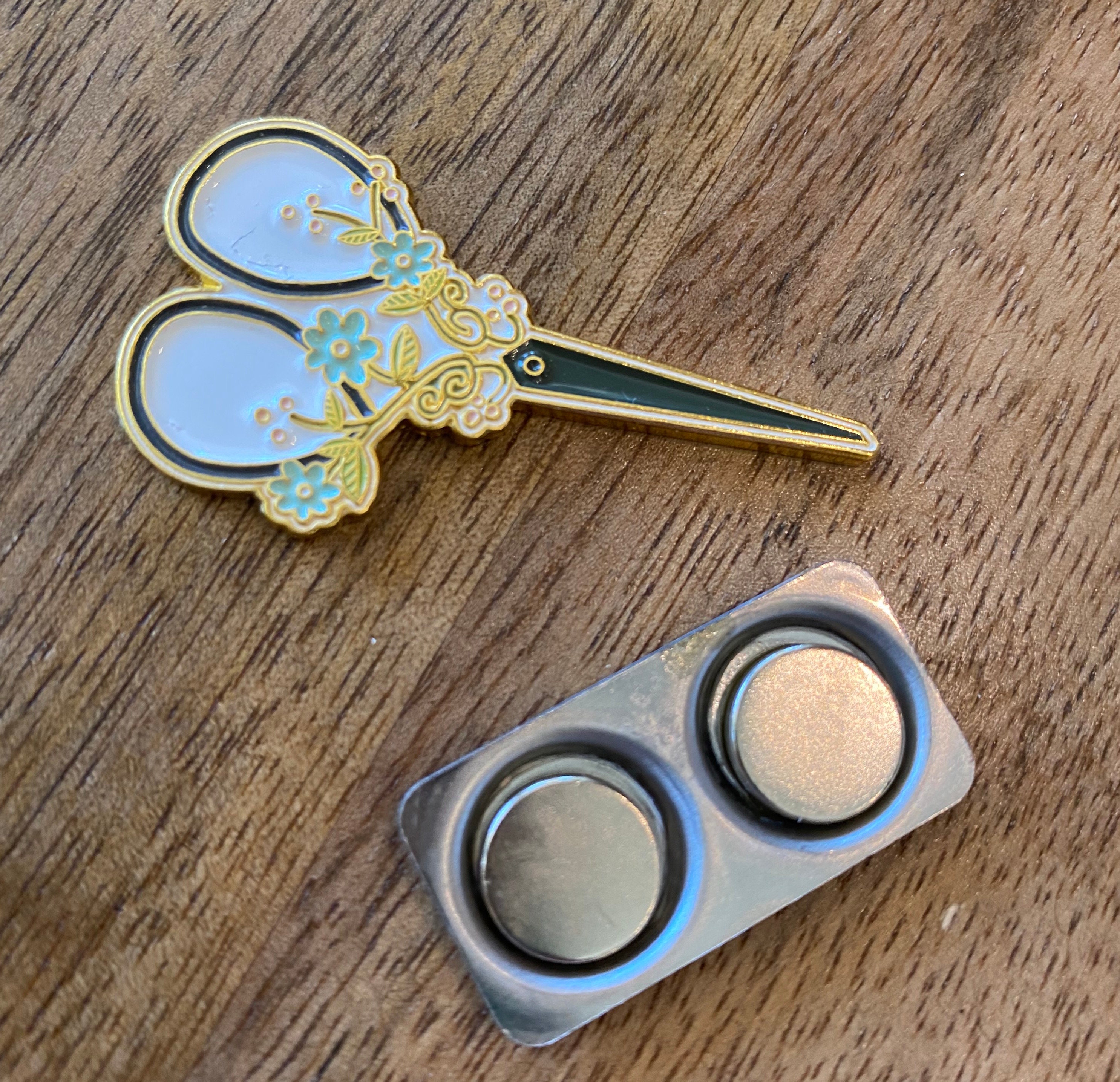 Scissors Needle Minder Enamel Pin Quilting Hand Embroidery | Etsy