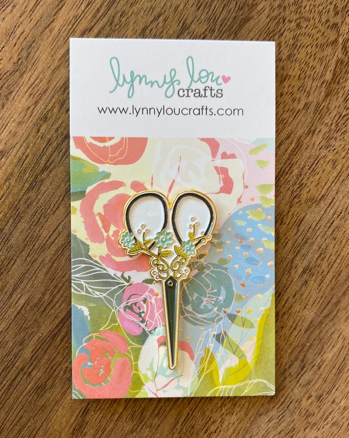 Scissors Needle Minder Enamel Pin Quilting Hand Embroidery | Etsy