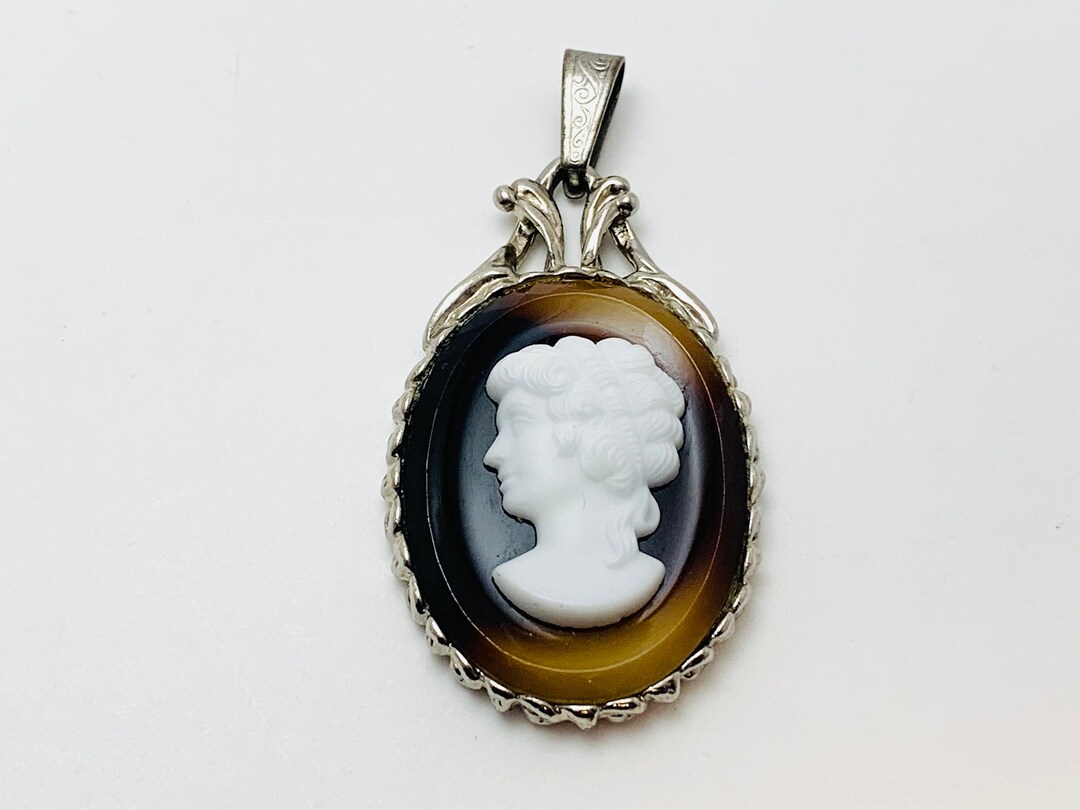 Vintage Large Cameo Pendant - Etsy