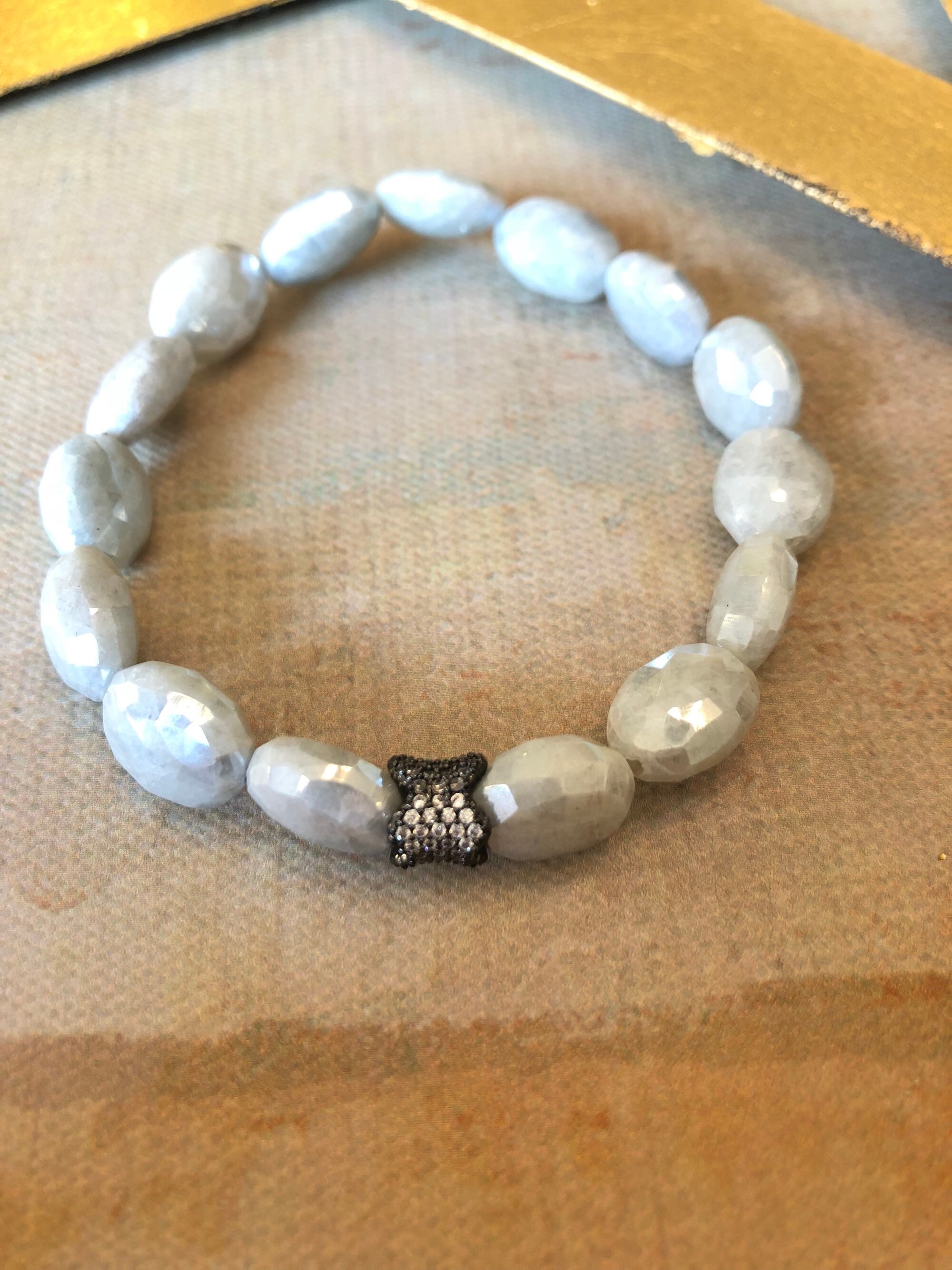 Mystic Silverite oval beaded bracelet with gunmetal pave accent - Etsy 日本