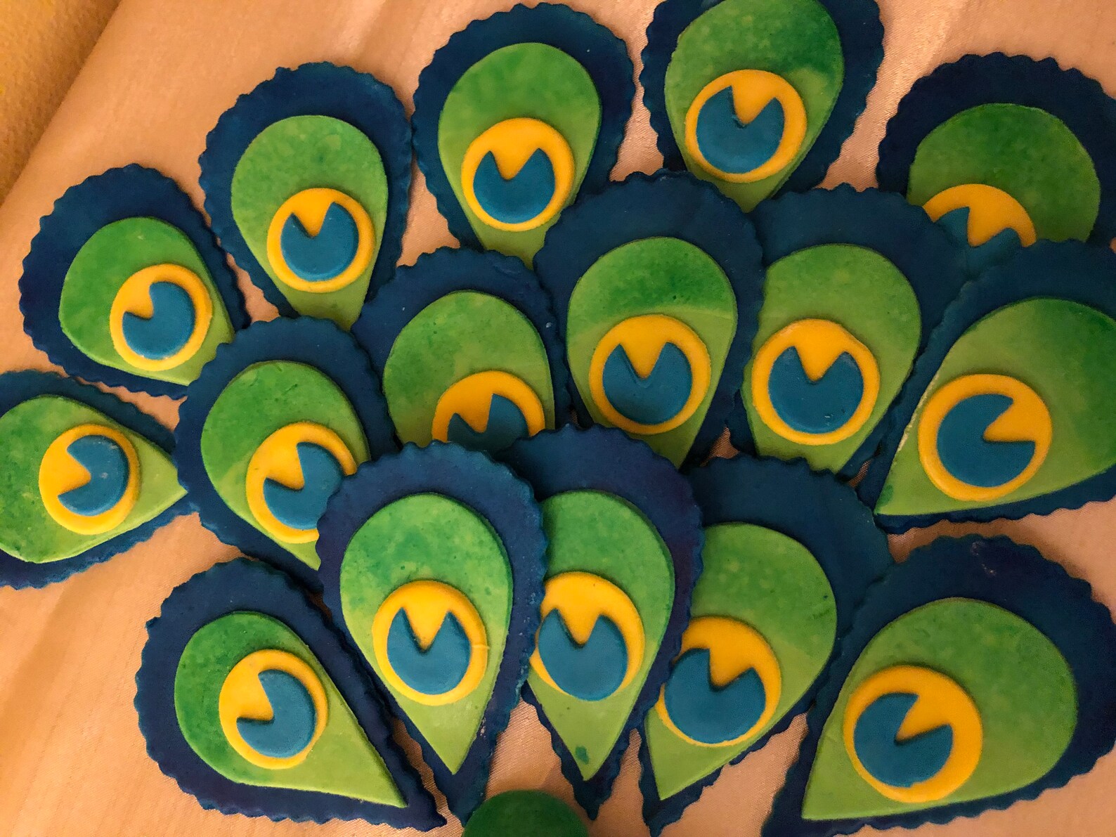 12 Fondant Peacock Feather Cupcake Toppers - Etsy