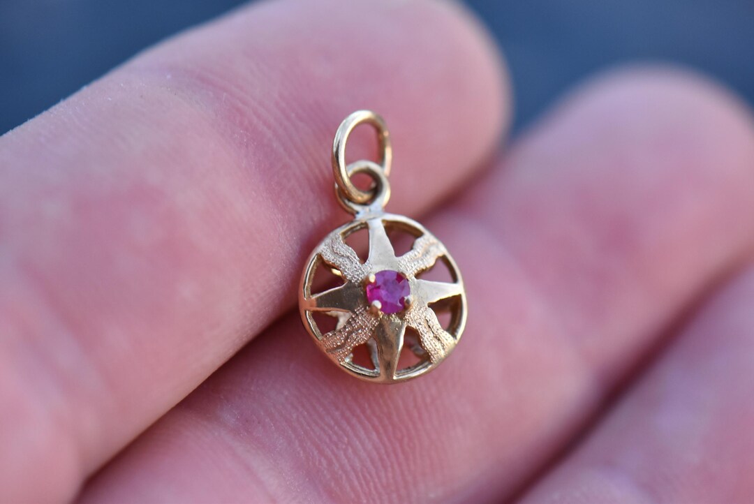 Solar Amulet Ruby Pendant in 21 K. Gold - Etsy
