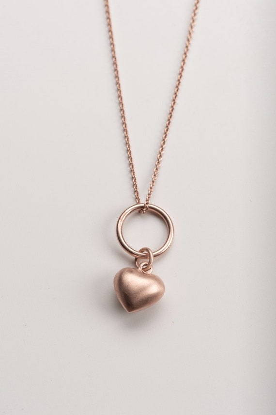 Heart and ring pendant with a delicate pea chain, vin… - Gem