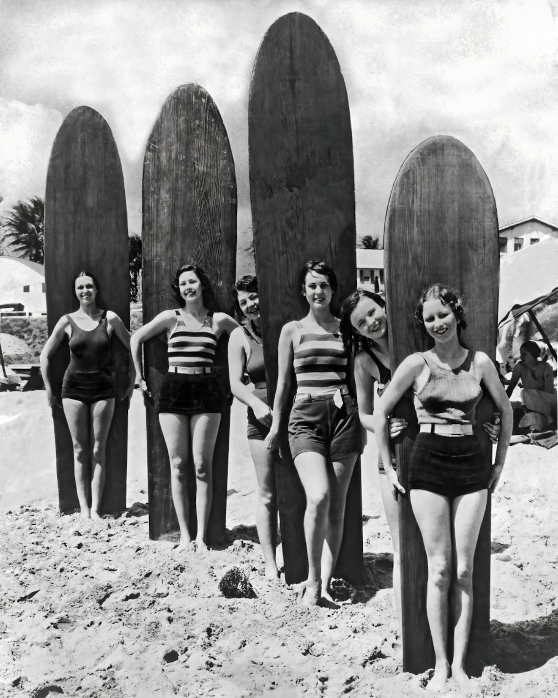 VINTAGE SURFING Photo Black & White Surf Photo, Surfer Girls, Surfing ...